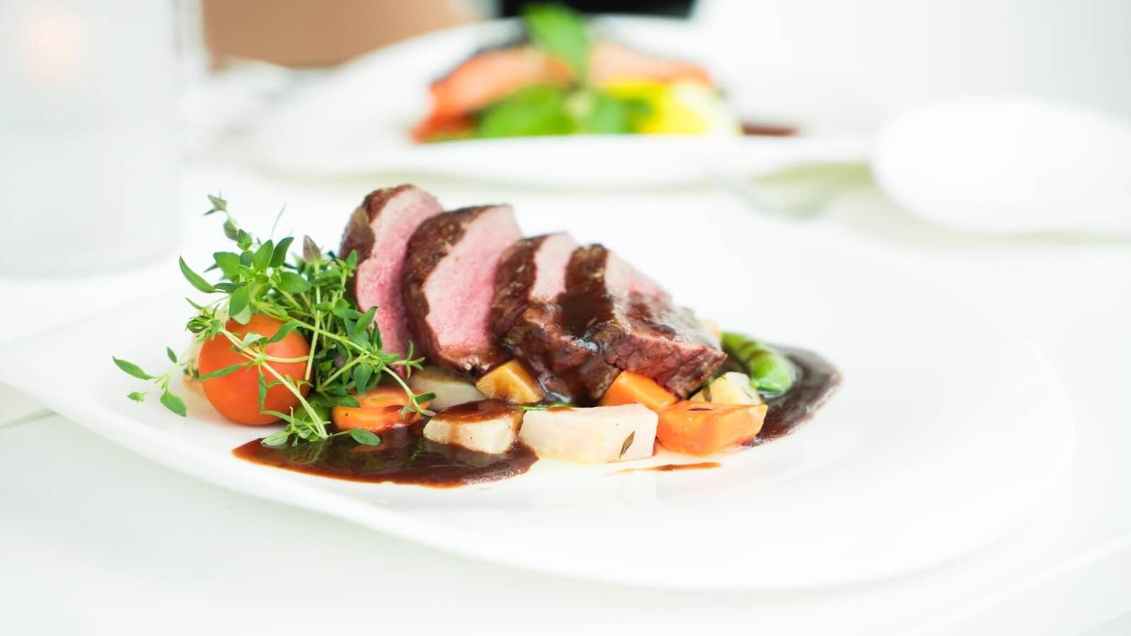 Cloister Bar & Grill | Deebert House Hotel